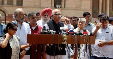 NDA leaders meet President, seek spl Parliament session - India Today