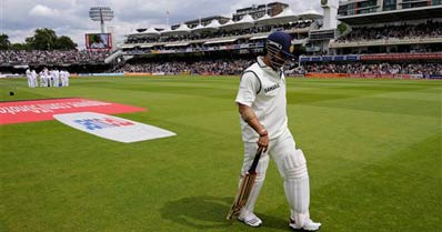 Broad scalps Sachin, 100 has to wait - India Today