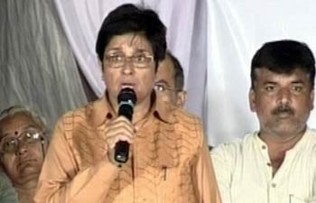 MPs move privilege motion against Bedi, Om Puri - India Today