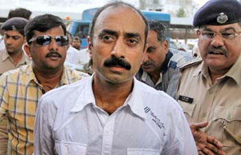 Gujarat IPS officers back Sanjeev Bhatt - India Today