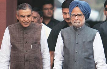 Left, BJP unite to nail Cong on Lokpal Bill - India Today