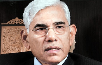 2G report: CAG dares Cong to impeach him - India Today