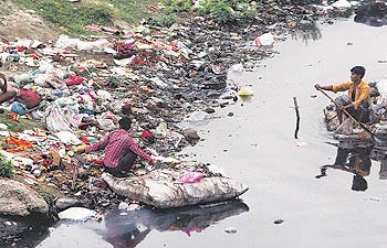 HC issues govt notice on Yamuna pollution - India Today