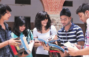 Delhi University colleges to come under CAG scrutiny - India Today