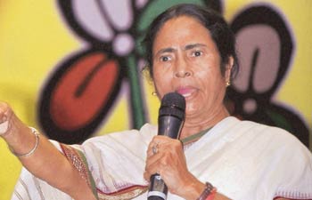 Mamata hits out at PM for 'ignoring' WB - India Today