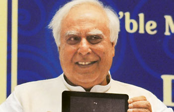 Aakash tablet fails to reach students - India Today