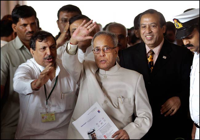 Pranab da called, but didn't ask for support: Advani - India Today