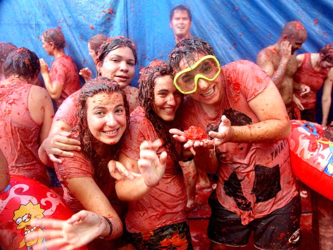 Tomato battle in Spain draws the young - India Today