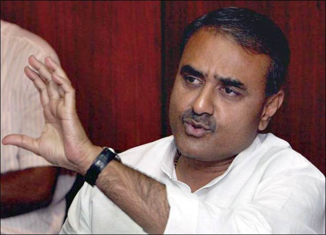 Govt suffers from policy paralysis: Praful Patel - India Today