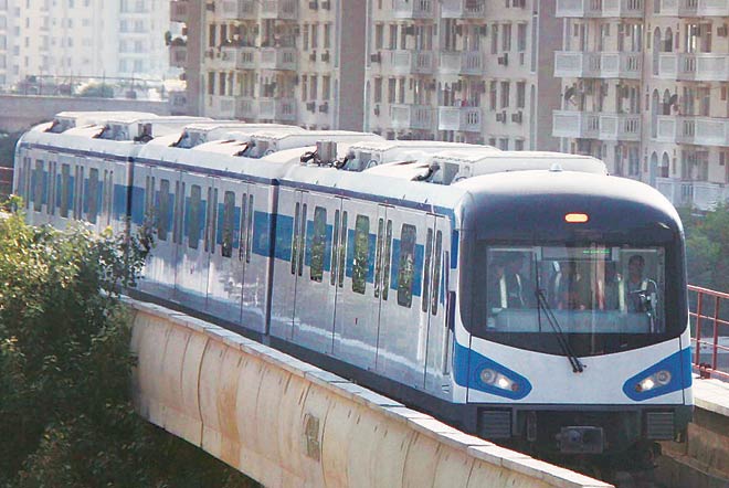 Under-construction ceiling of Gurgaon Rapid Metro collapses - India Today