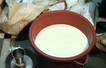 Swipe a smart card to get milk at Mother Dairy outlet - India Today