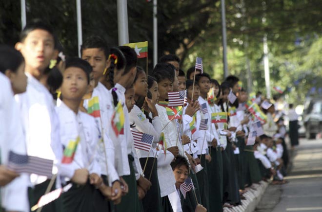 Barack Obama arrives in Myanmar, offers 'hand of friendship' - India Today