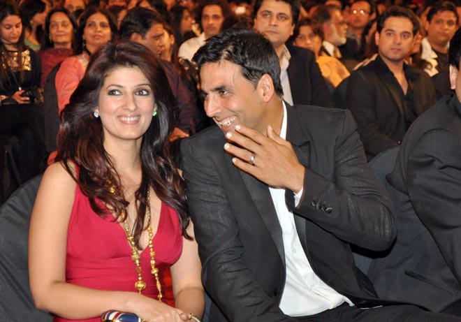 Akshay gets standing ovation from wife Twinkle - India Today