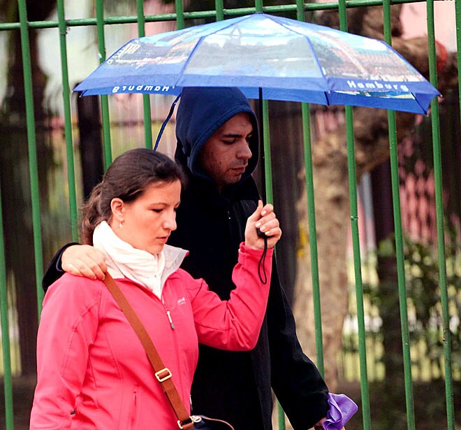 North India shivers as incessant rain plunges the mercury, Delhi ...