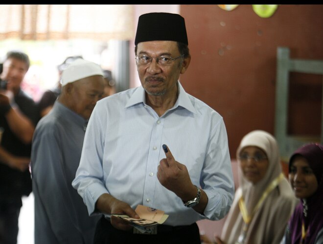 Malaysia's ruling coalition wins an easy election - India Today