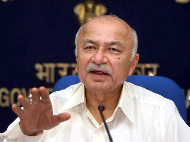Shinde meets Sarabjit's family, says will try to get back his body ...