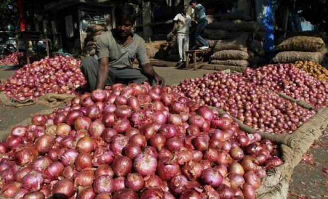 Onion price soars to Rs 50 per kg in retail market due to lack of supply - India Today