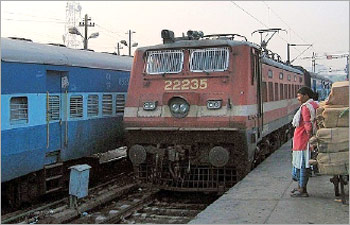 Train runs over 35 in Bihar, angry crowd attacks driver - India Today