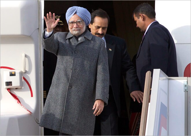 Manmohan in China: India adopts stern stance on stapled visas issue ...