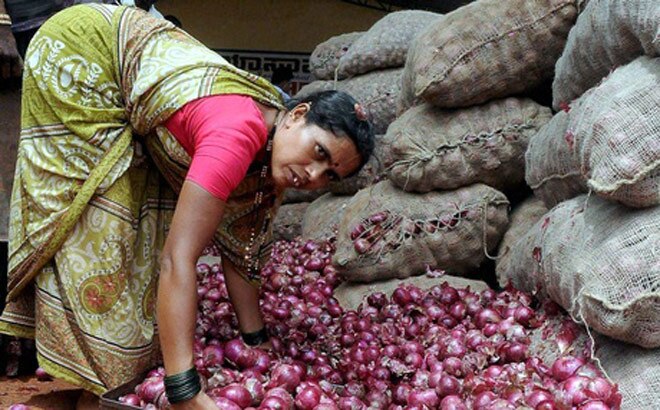 Govt may ban onion exports to check price rise - India Today