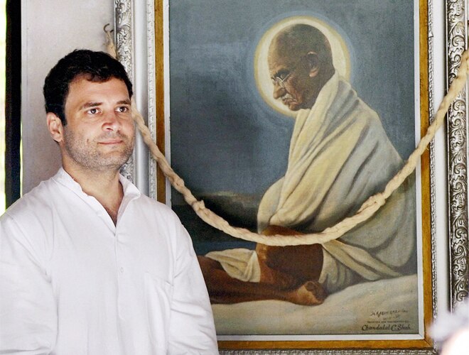 Even at 43, Rahul baba remains a Mumma's boy!!! - India Today