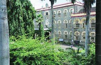 Ruckus at Pune's SP College after illegal admissions - India Today