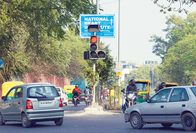 Illegal hoardings mushrooming on South Delhi streets - India Today