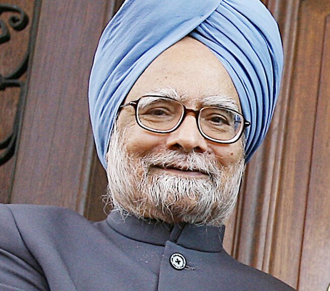 Manmohan gets standing ovation at PMO farewell - India Today
