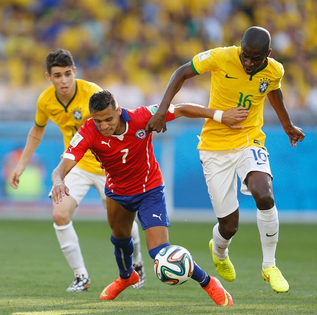 Chile star Sanchez joins Arsenal - India Today