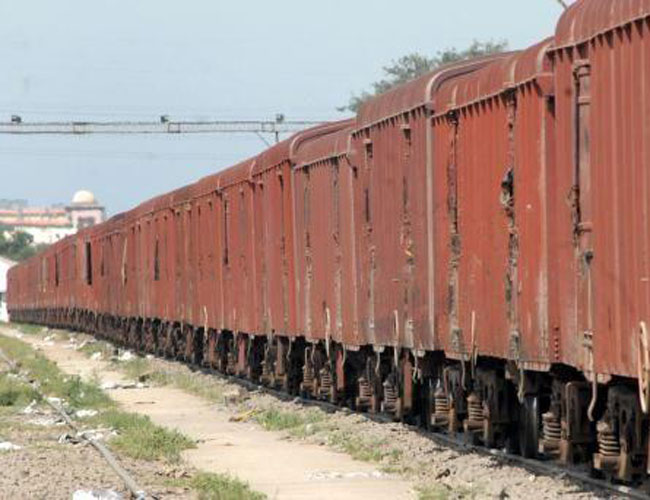 12 bogies of goods train derail in Maharashtra - India Today