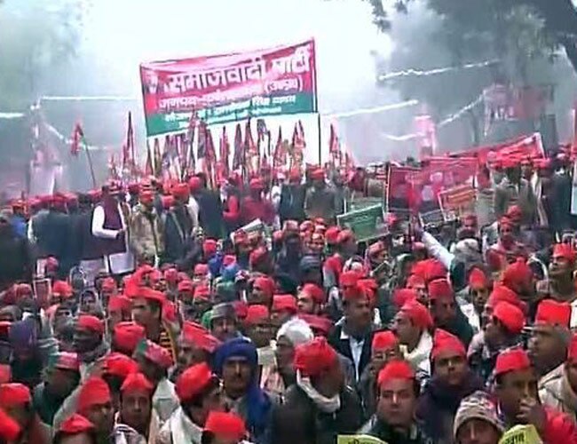 United Janata Parivar protests against Modi govt at Jantar Mantar ...
