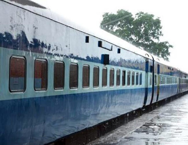 Delhi-bound Gondwana Express searched for bomb in MP - India Today
