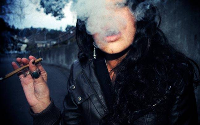 This woman tweets for weed and gets epic response from police - India Today