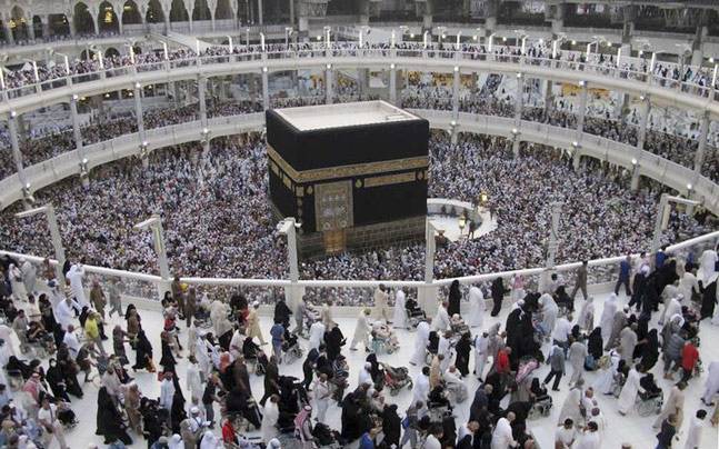 First batch of Haj pilgrims leave Srinagar - India Today