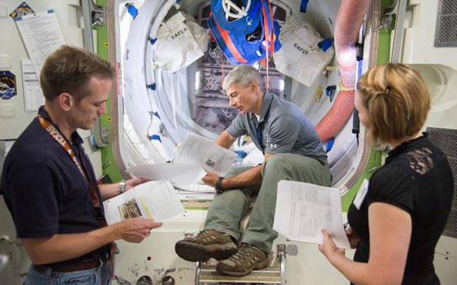 NASA announces crew members for ISS mission - World News