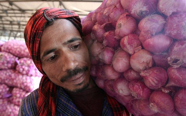 The big Indian onion drama: Aam aadmi in the fray - India Today