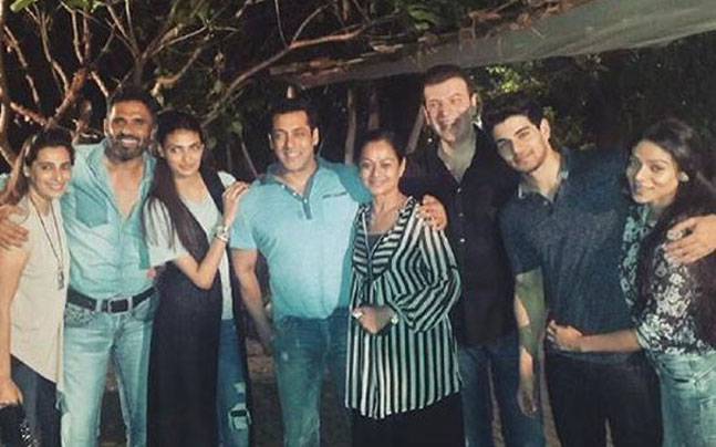 Hero: Salman hosts special screening for Sooraj and Athiya's family ...