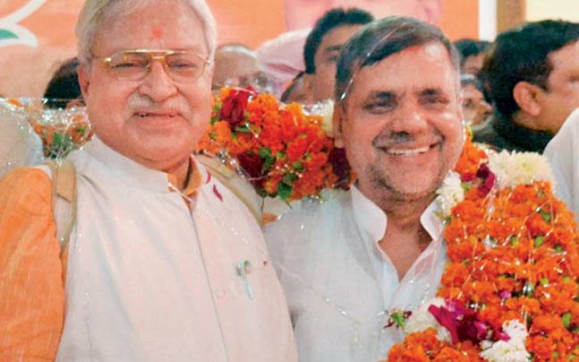 Samajwadi Party leader goes saffron, attacks UP CM Akhilesh - India Today