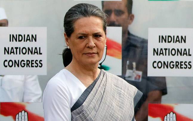 Sonia, Gadkari and thousands of Kashmiris bid final adieu to late Mufti ...