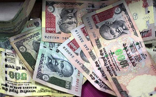 Rupee hits all-time low of 68.86 against US dollar - India Today