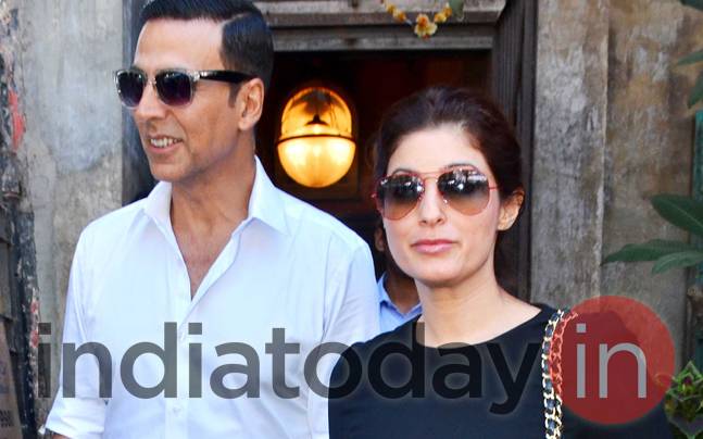 SEE PICS: Akshay celebrates Jolly LLB 2 success with Twinkle, takes her ...