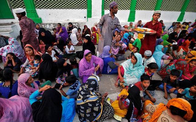 RSS Muslim wing organises Iftar in Ayodhya, fast broken with cow milk ...