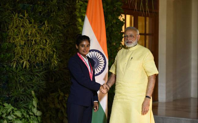 Prime Minister Narendra Modi greets Indian women cricketers - India Today