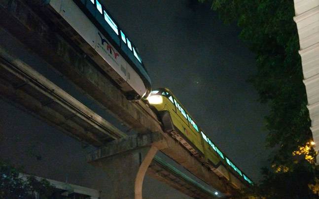 How 2 monorails came face-to-face in Mumbai - India Today