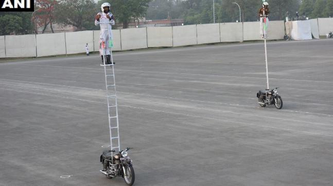 BSF bikers ride ladder-fitted motorcycles for 10 hours, set new world ...