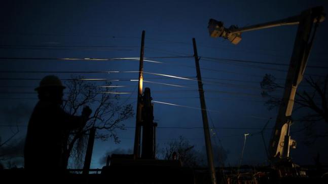 High tension wire snaps and injures 30 people in Agra, kills 2