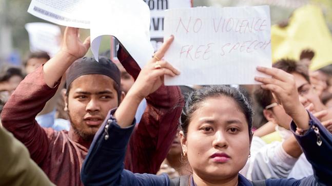 Protest over lack of students' union in DU college - India Today
