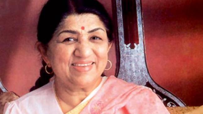 Lata Mangeshkar was a selfie queen before it became a thing. See pic