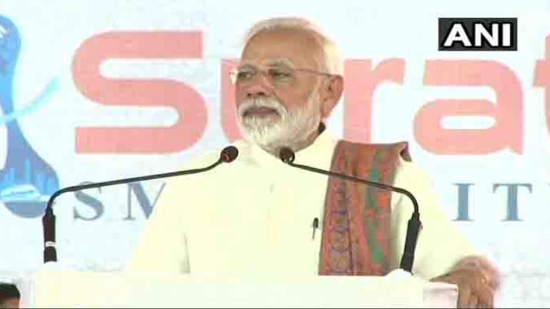 Now, cameraman falls during Narendra Modi's speech in Surat. This is ...