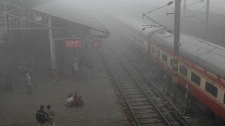 Fog delays 11 Delhi-bound trains, air quality remains severe - India Today